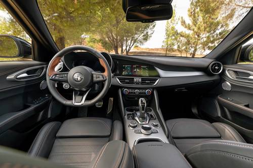2025 Alfa Romeo Giulia Interior Pictures