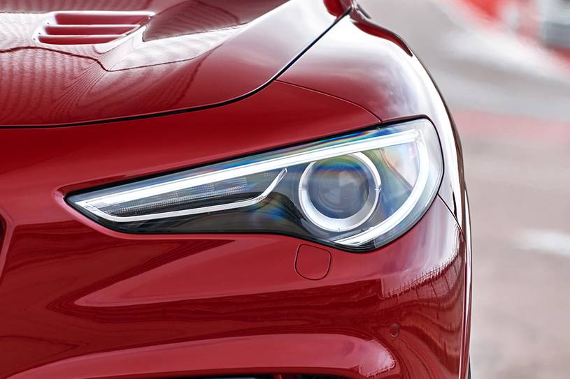 2021 Alfa Romeo Stelvio Pictures - 228 Photos | Edmunds