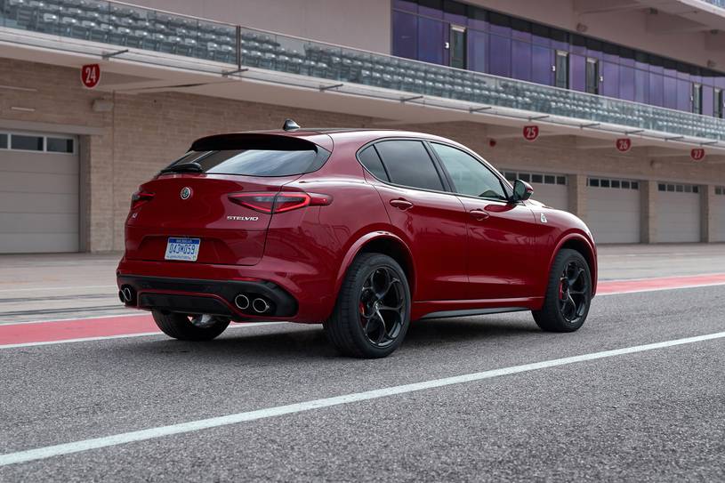 2022 Alfa Romeo Stelvio Pictures - 174 Photos | Edmunds