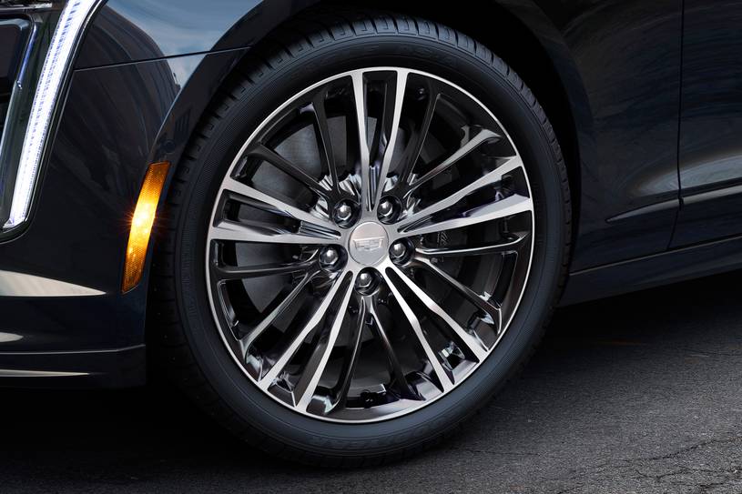 2019 Cadillac CT6-V Pictures - 24 Photos | Edmunds