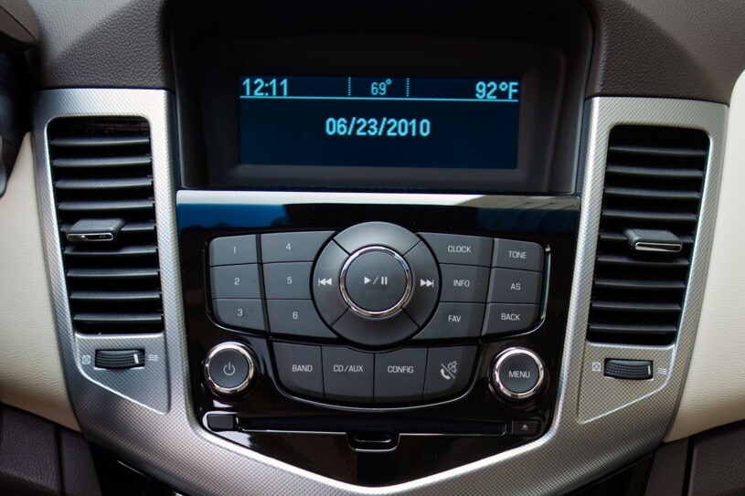 2012 Chevrolet Cruze Pictures - 199 Photos | Edmunds