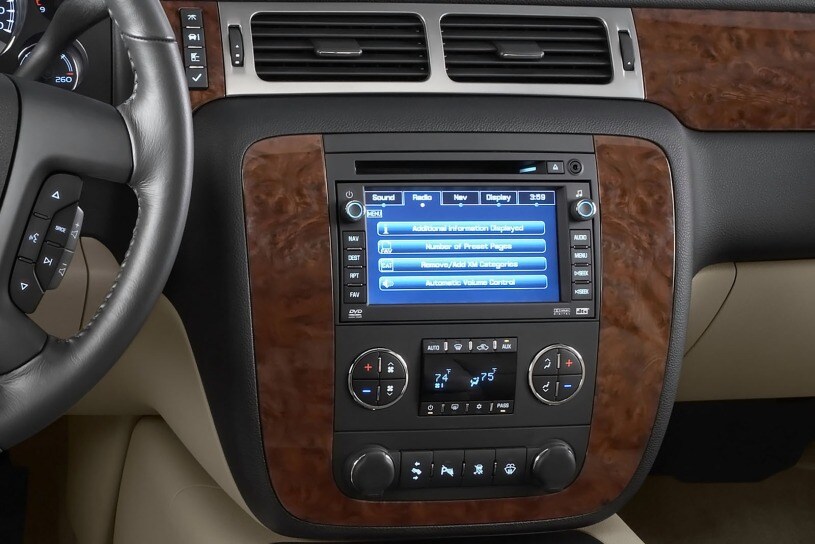 2009 Chevrolet Suburban Pictures - 88 Photos | Edmunds