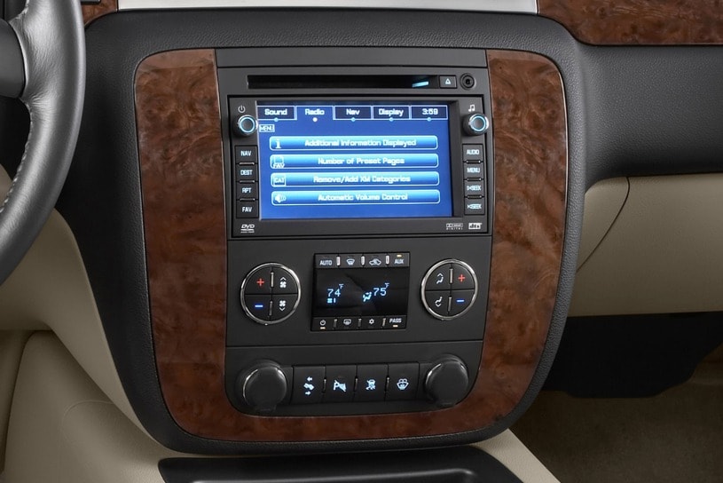 2010 Chevrolet Suburban Pictures - 89 Photos | Edmunds