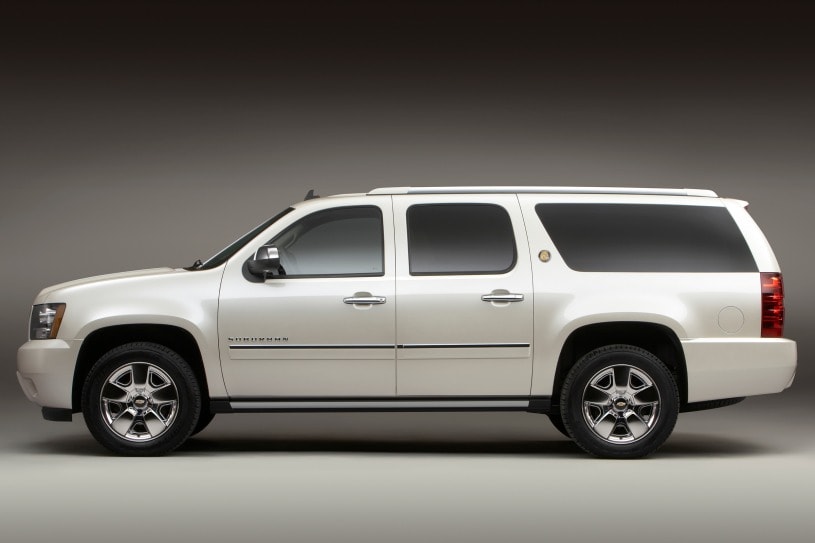2010 Chevrolet Suburban Pictures - 89 Photos | Edmunds