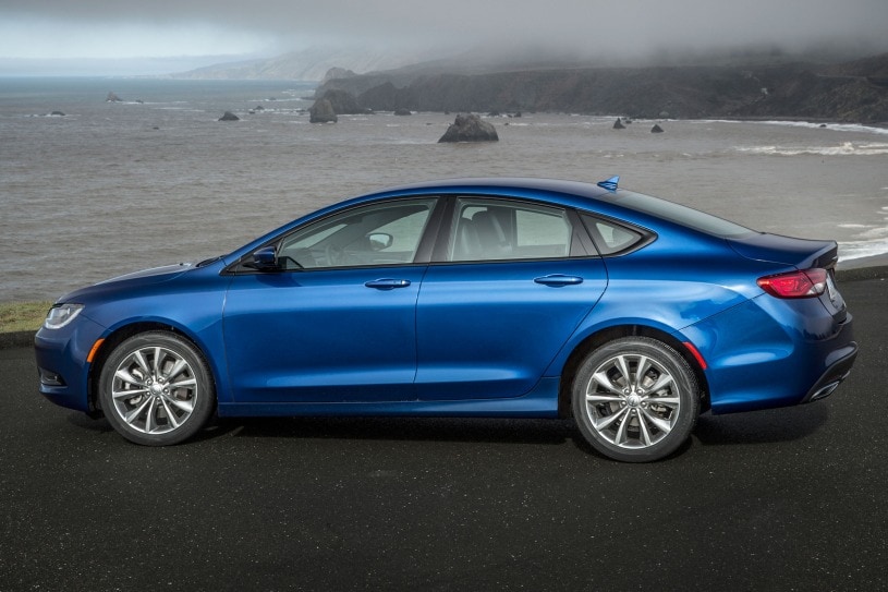 2016 Chrysler 200 Pictures - 111 Photos | Edmunds