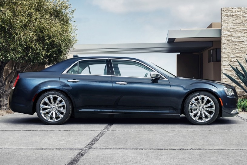 2016 Chrysler 300 Pictures - 107 Photos | Edmunds