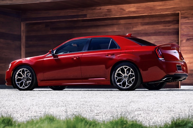 2016 Chrysler 300 Pictures - 107 Photos | Edmunds