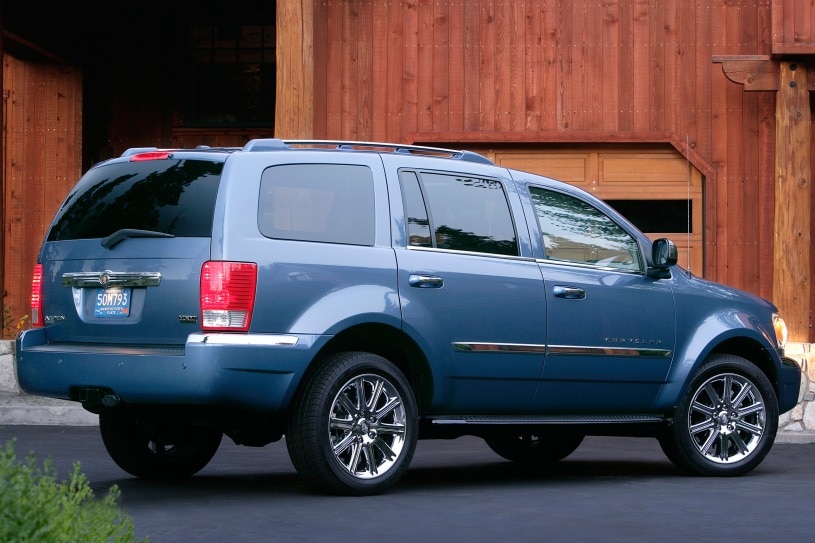 2007 Chrysler Aspen Pictures - 84 Photos | Edmunds