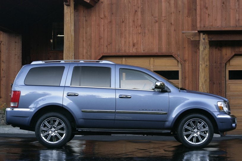 2007 Chrysler Aspen Pictures - 84 Photos | Edmunds