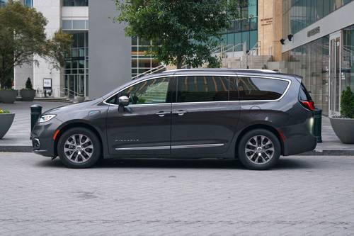 2025 Chrysler Pacifica Pictures - 241 Photos | Edmunds
