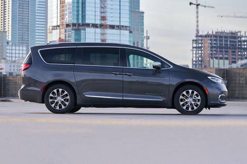 2025 Chrysler Pacifica Pictures - 241 Photos | Edmunds