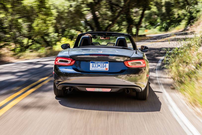 2019 FIAT 124 Spider Pictures - 103 Photos | Edmunds