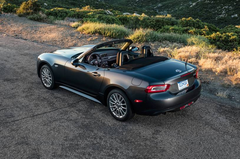 2020 FIAT 124 Spider Pictures - 76 Photos | Edmunds