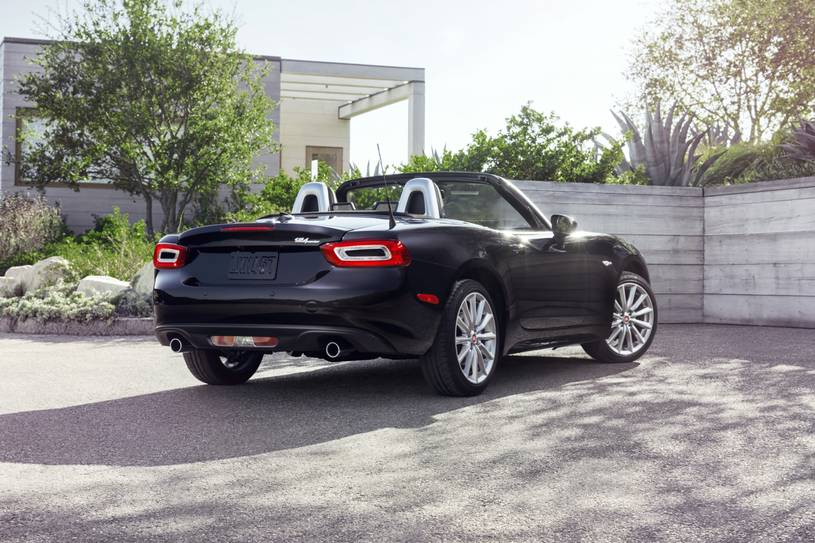 2019 FIAT 124 Spider Pictures - 103 Photos | Edmunds