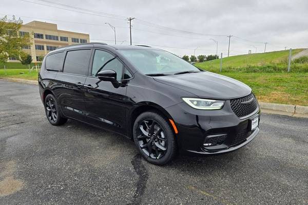 Edwards Chrysler Dodge Jeep Ram Village Pointe Car Dealership Omaha ...