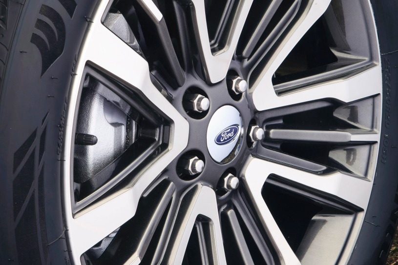 2017 Ford Explorer Pictures - 213 Photos | Edmunds