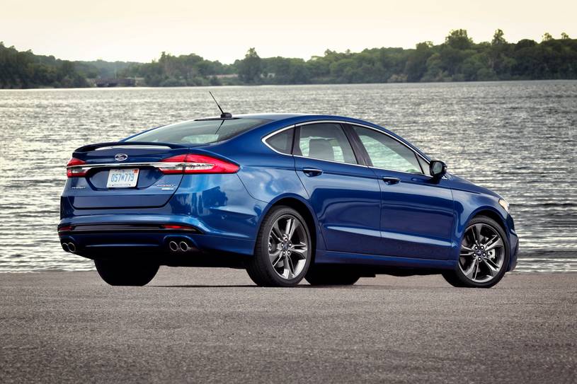 2018 Ford Fusion Pictures - 132 Photos | Edmunds