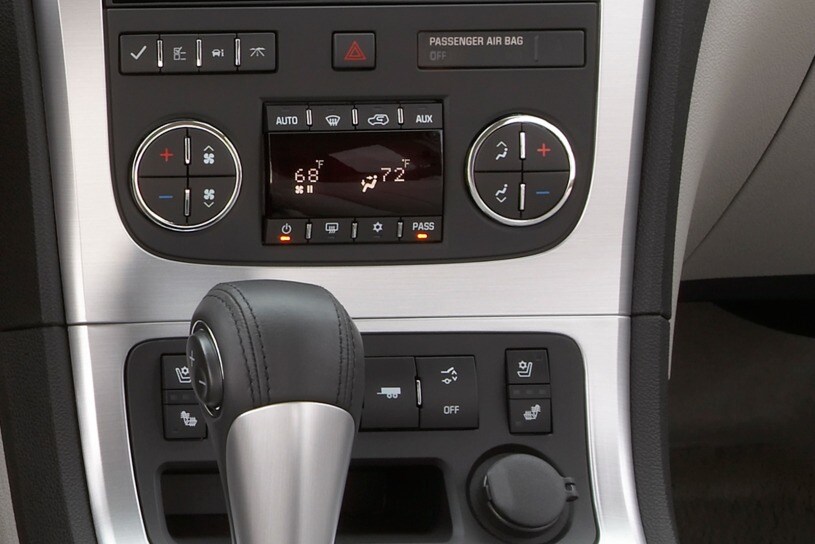 2010 GMC Acadia Pictures - 107 Photos | Edmunds