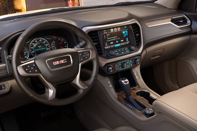 2019 GMC Acadia Pictures - 91 Photos | Edmunds