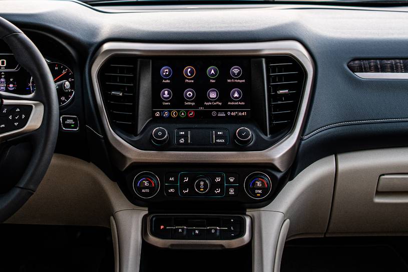 2023 GMC Acadia Pictures - 66 Photos | Edmunds