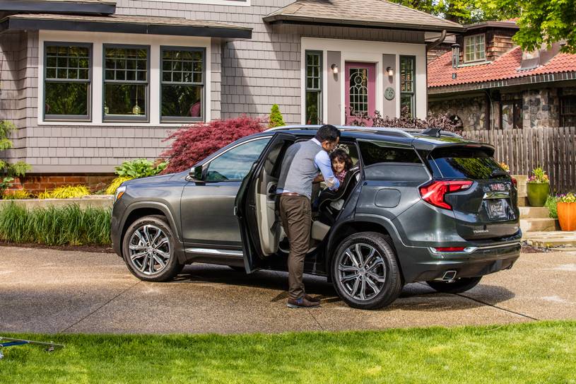 2019 GMC Terrain Pictures - 202 Photos | Edmunds