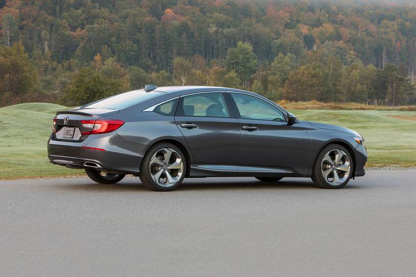 2018 Honda Accord Pictures - 226 Photos | Edmunds