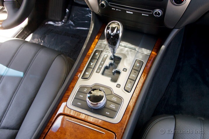 2011 Hyundai Equus First Ride on Inside Line