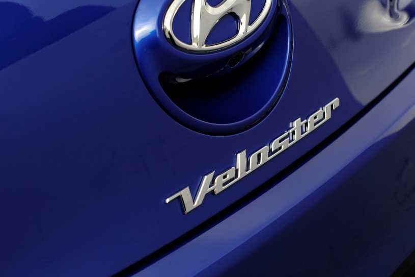2016 Hyundai Veloster Pictures - 72 Photos | Edmunds