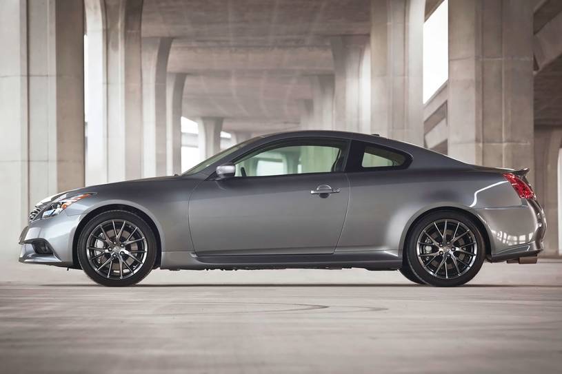 Used 2013 INFINITI G Coupe IPL Review | Edmunds