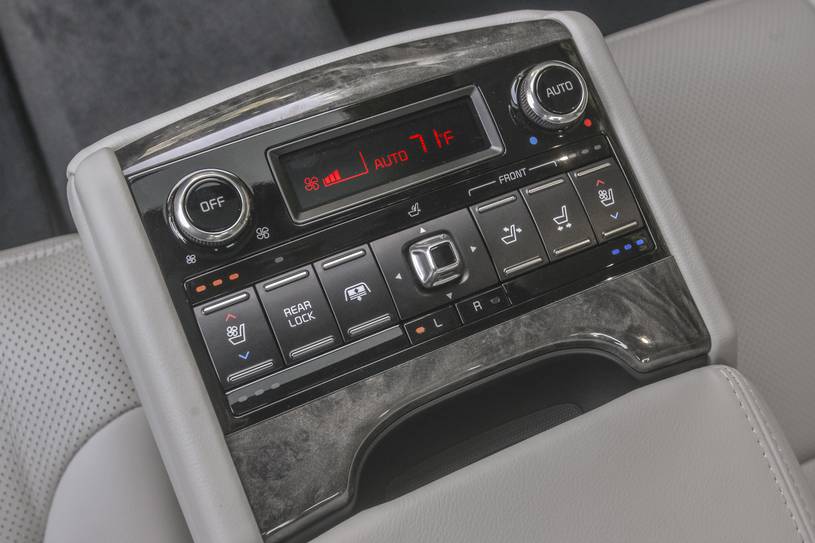 2018 Kia K900 Pictures - 37 Photos | Edmunds