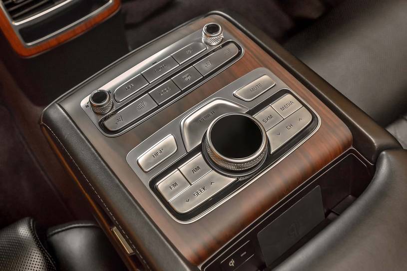 2020 Kia K900 Pictures - 58 Photos | Edmunds