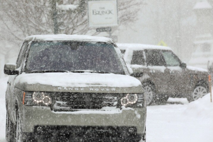Snowbound in the 2011 Range Rover | Edmunds