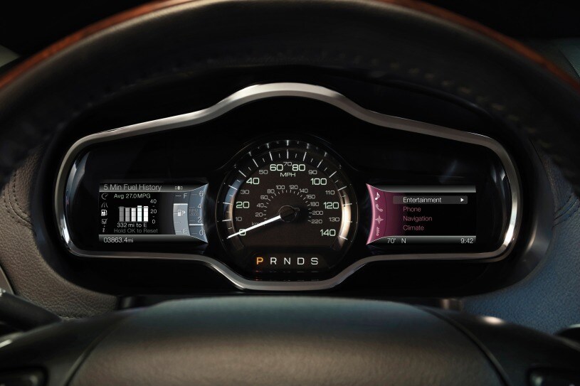 2017 Lincoln MKT Pictures - 21 Photos | Edmunds