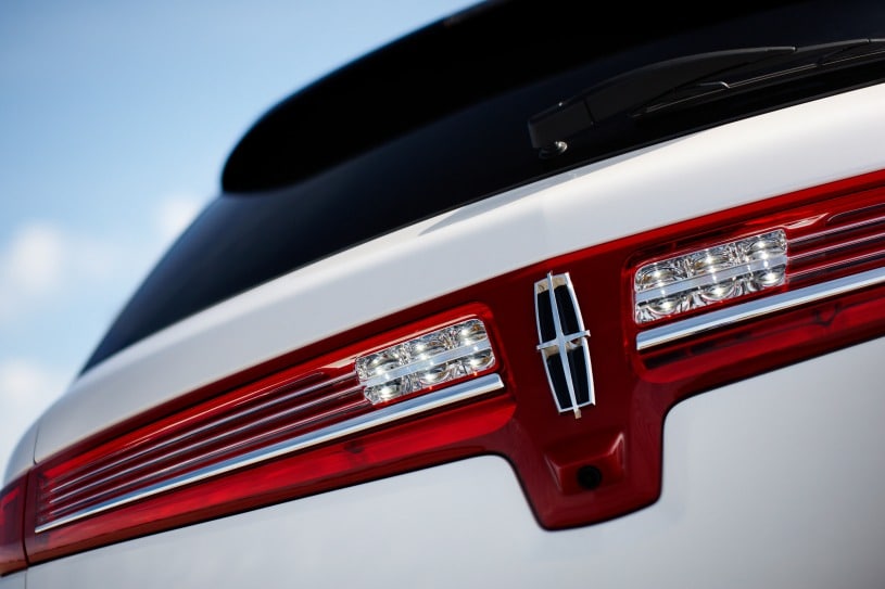 2017 Lincoln MKT Pictures - 21 Photos | Edmunds