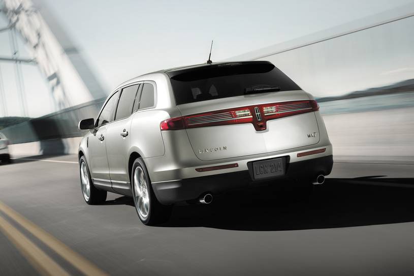 2017 Lincoln MKT Pictures - 21 Photos | Edmunds