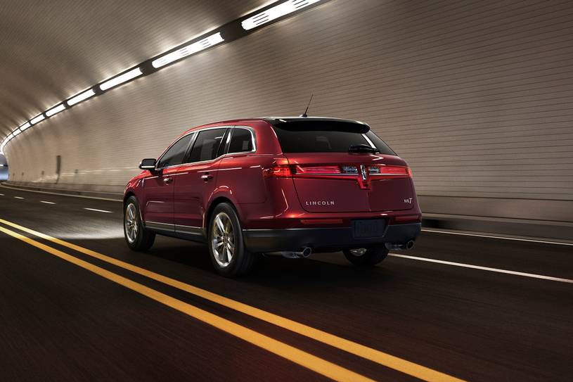 2017 Lincoln MKT Pictures - 21 Photos | Edmunds