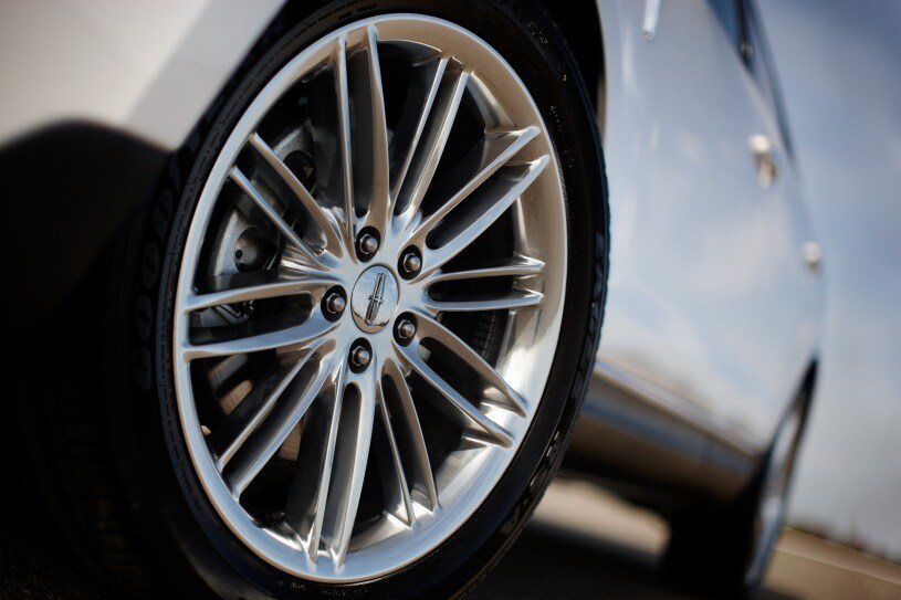 2017 Lincoln MKT Pictures - 21 Photos | Edmunds