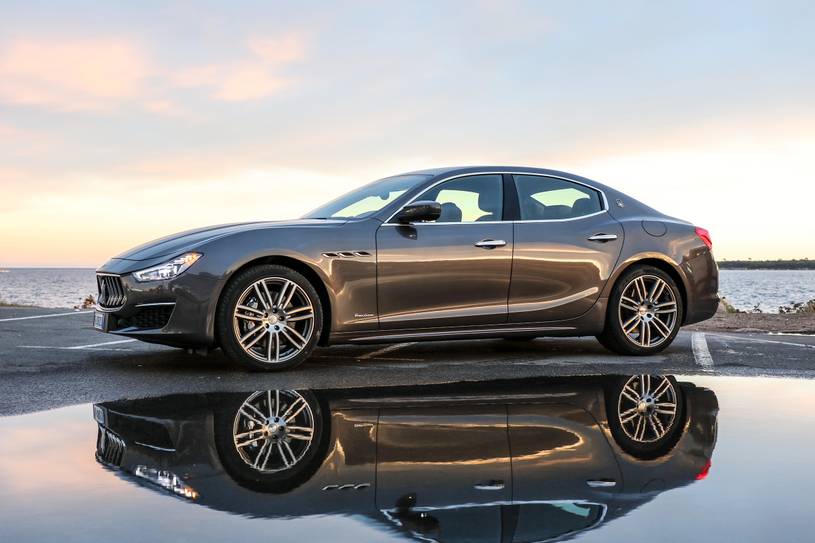 2018 Maserati Ghibli Pictures - 71 Photos | Edmunds
