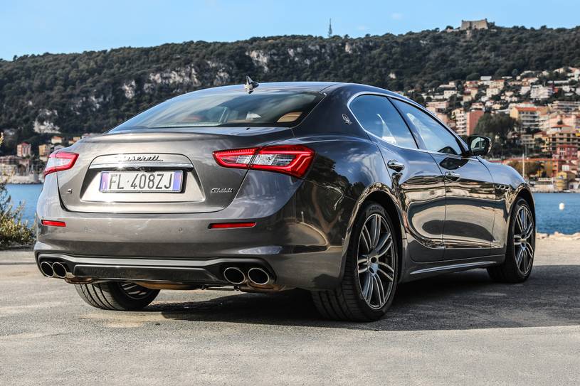 2019 Maserati Ghibli Pictures - 73 Photos | Edmunds