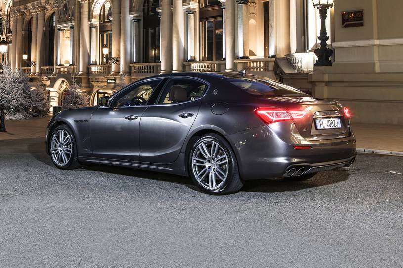 2019 Maserati Ghibli Pictures - 73 Photos | Edmunds