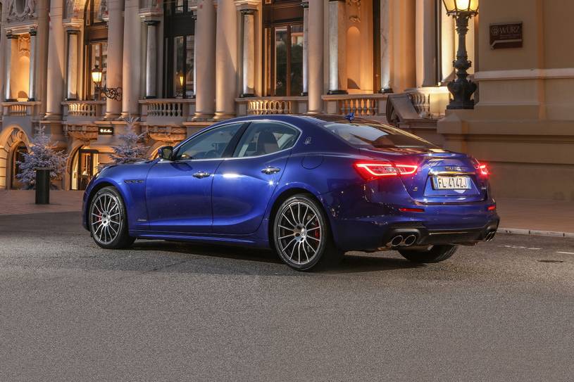 2019 Maserati Ghibli Pictures - 73 Photos | Edmunds