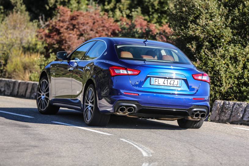 2019 Maserati Ghibli Pictures - 73 Photos | Edmunds