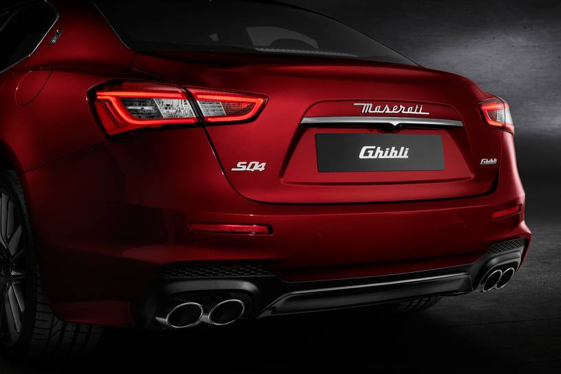 2019 Maserati Ghibli Pictures - 73 Photos | Edmunds