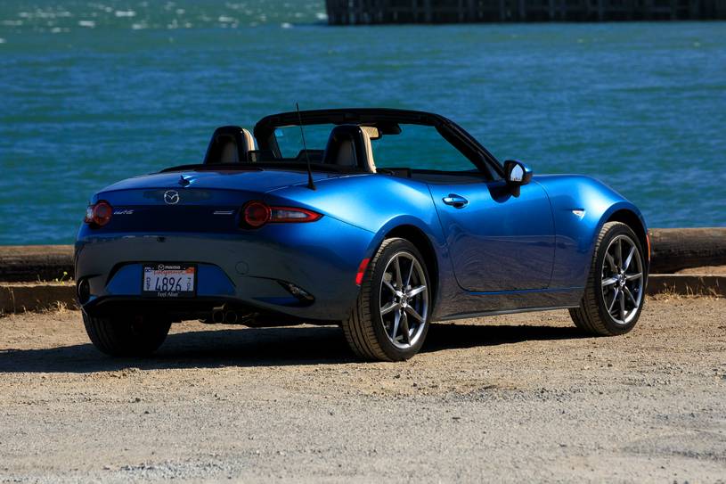 2019 Mazda MX-5 Miata Pictures - 84 Photos | Edmunds