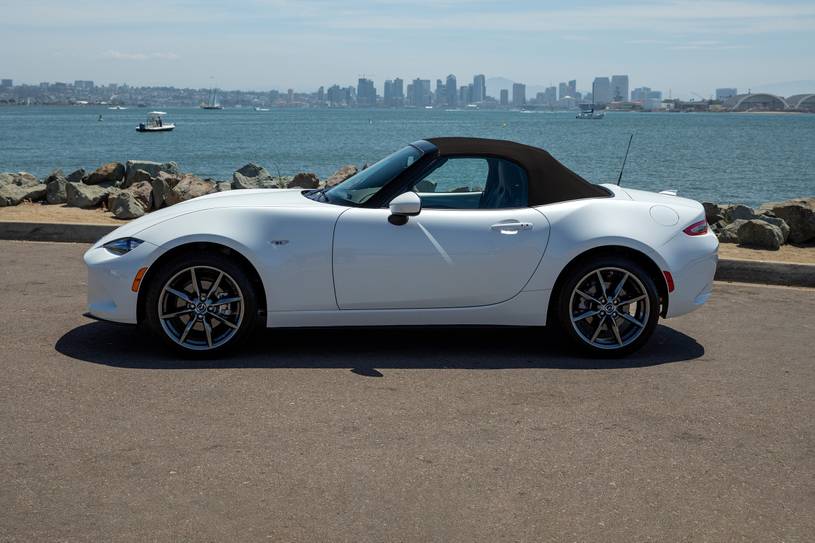 2023 Mazda MX-5 Miata Pictures - 96 Photos | Edmunds