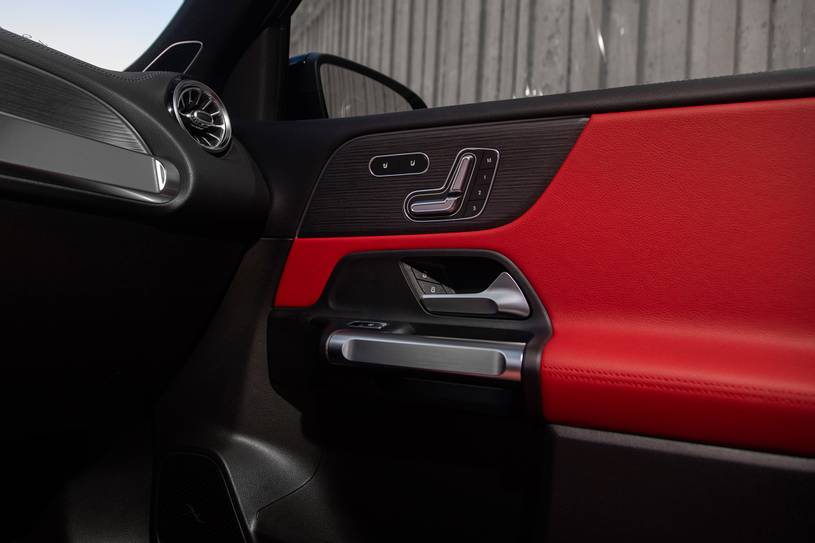 2020 Mercedes-Benz GLB-Class Pictures - 93 Photos | Edmunds