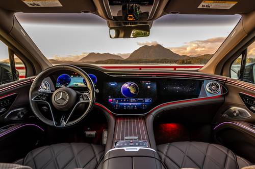 2025 Mercedes-Benz Maybach EQS SUV Pictures - 42 Photos | Edmunds
