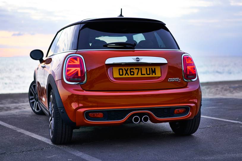 2020 MINI Hardtop 2 Door Pictures - 140 Photos | Edmunds