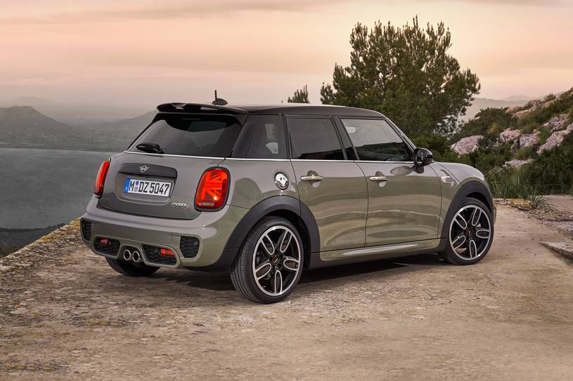 2019 MINI Hardtop 4 Door Pictures - 98 Photos | Edmunds