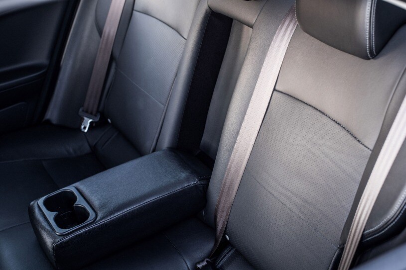 2016 Mitsubishi Lancer Pictures - 32 Photos | Edmunds